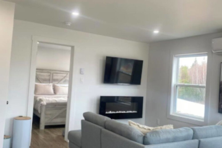 Waterfront Tiny Home With Hot Tub (Pet Friendly, Near Beaches) - New Brunswick