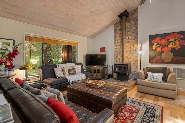 Complimentary Wine, Spa, Creekside Private Deck, Dog Friendly! - Jenner, CA