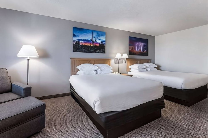 Explore The Best Of Goodyear | Free Breakfast, Pool | Phoenix Raceway - 6.4 Mi - Avondale, AZ