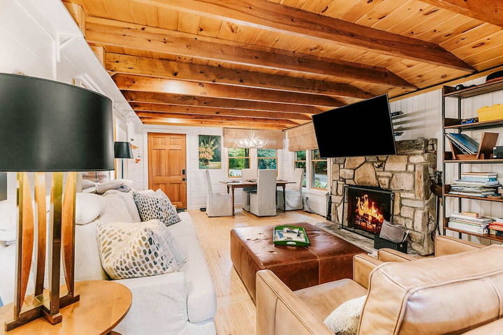 New Listing! Mountain Views - Fire Pit - Walk To Downtown Cashiers - Cashiers, NC