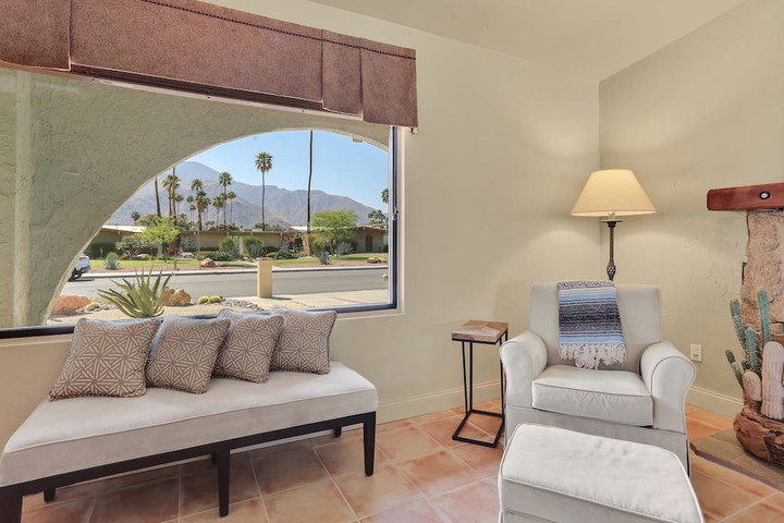 Palm Springs 3 Bedroom Old World Hacienda. Private Pool, Hot Tub, Panoramic View - Palm Springs, CA