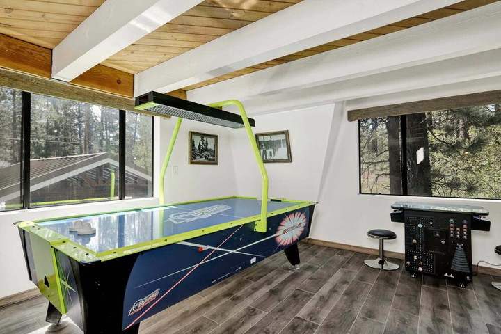 Grand Bearadise · Private Theater · Game Room · Hot Tub · Big Bear - California