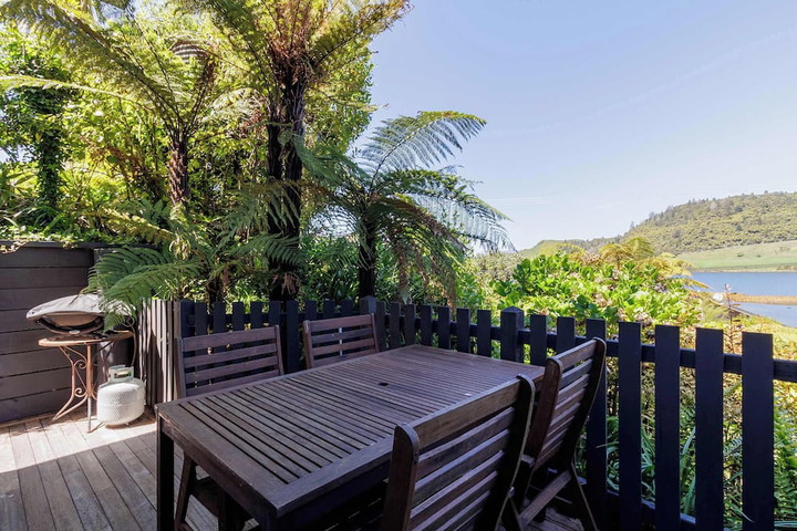 The Boat Shed - Lake ōKareka Views, Sleeps 4 - Rotorua
