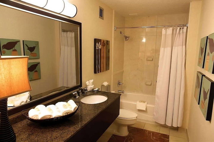 Stay In A Contemporary Pet Friendly Hotel Near Delta Flight Museum! Outdoor Pool - Atlanta, GA