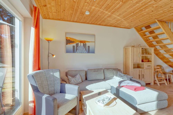 Angenehme Wohnung In Einem Ferienhaus Für 4 Gäste Mit  W-lan, Tv Und Terrasse - Stralsund