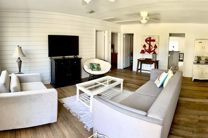 Original Island Cottage 3 Bedroom Well Maintained - Brunswick, GA