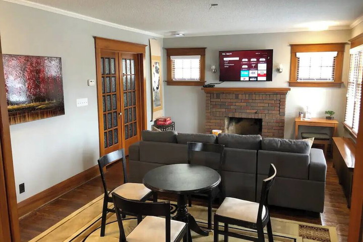On The Lane - Beautiful Historic Home Is Yours To Enjoy! - Niagara Falls
