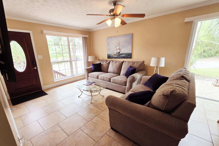 Pet Friendly Cottage Minutes To Pier Park-frank Brown-beach! Monthly Rates - Panama City Beach, FL