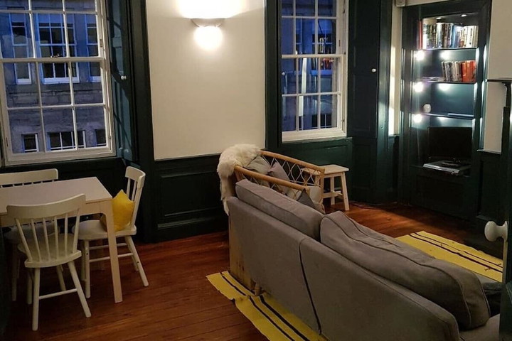 Fantastic 2 Bedroom On A Bohemian Street In Edinburgh's New Town - Edinburgh