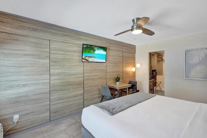 Contemporary Comfort Near Lauderdale-by-the-sea Beach Ideal Location! - Lauderdale-by-the-Sea, FL