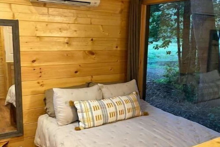 The Hot Tub Hideaway - Winston-Salem, NC