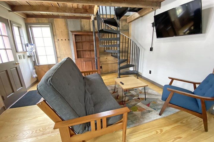 Cozy 2br With Rustic Decor Near Downtown - Belfast, ME