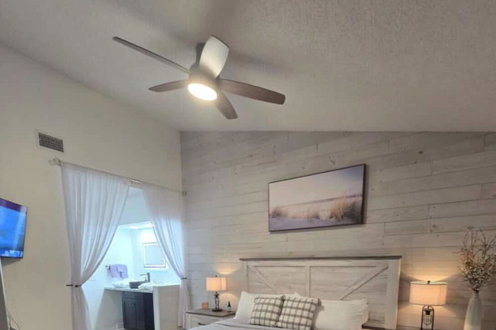 Resort Style Condo W/ Pool & Outdoor Bbq!!! - Titusville, FL