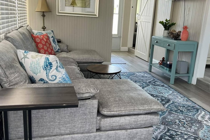Newly Renovated 1 Bed/1.5 Bath Mobile Home Near Ft. Myers Beach, Florida - 