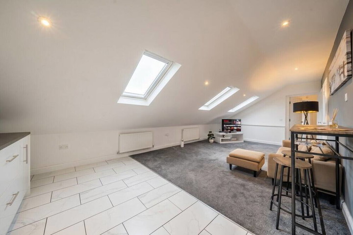 3-bed Flat Sleeps 5 With Free Parking · Walk To Castle Hill, Newsome - Huddersfield