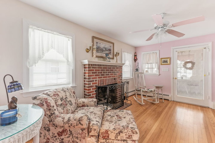 Classic Cape Bungalow On Idaho Ave - A Short 3 Block Stroll To The Shore - Cape May, NJ