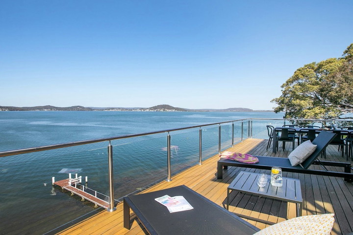 Waterfront, Pool, Jetty, Sleeps 16 - Gosford