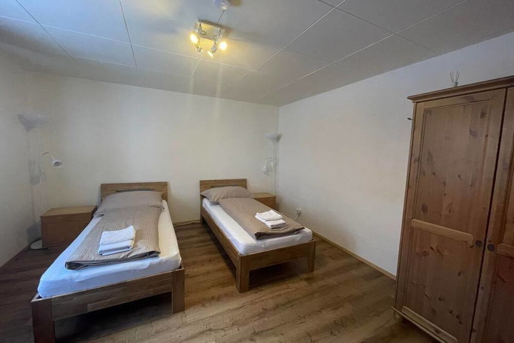 Room 2 - Family Room, Shared Bathroom - St. Martin House - St Anton am Arlberg