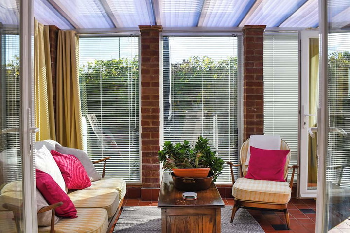 2 Bedroom Accommodation In Canterbury - Canterbury