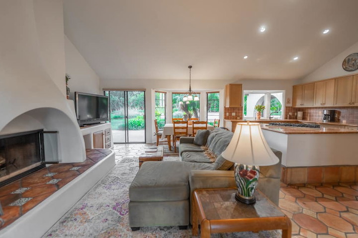 Beautiful 6 Bedroom Estate In Quiet Neighborhood - Santa Barbara, CA