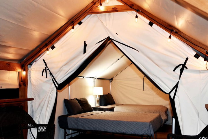 Relaxing Nature Escape To A Riverside Paradise: Luxury Glamping In A Safari Tent Near Kingsbury, Texas - Texas