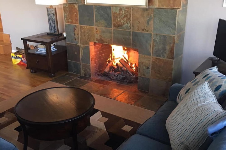 Beach Town Mid-century Modern Home With Stunning Views Of Mountains + Sound ! - Tacoma, WA