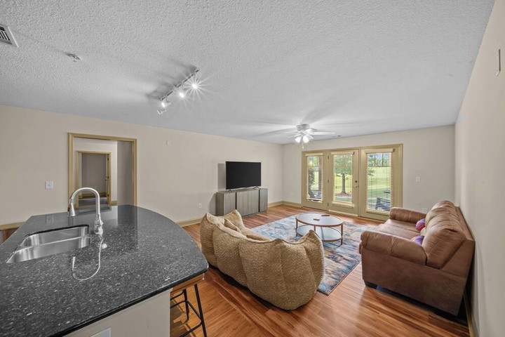 Newly Furnished 4br/4ba Condo 8 Mins From Memorial Stadium 15 Mins From Clemson! - Clemson, SC