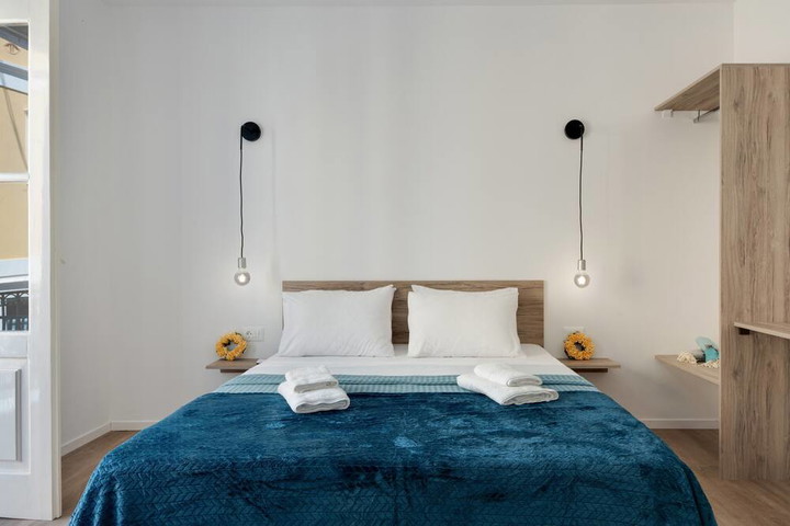 Double Room 7 With Private Balcony, Wi-fi & Air Conditioning - Symi