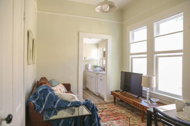 Charming 1br Apt Near Piedmont Ave In Oakland - Oakland, CA