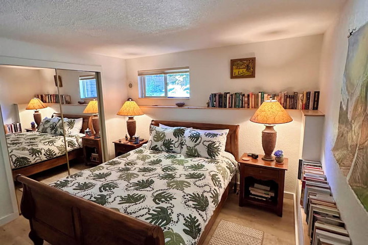 Cozy Couple's Getaway Near Ferry Terminal - Poulsbo, WA