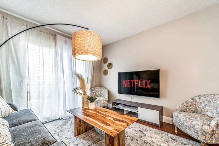Cozy 3bd W/ac, Patio, Theatre Room | 15 Min To Dt - Saint Albert