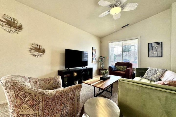 King Bed Retreat, Pet-friendly, Rancho Cordova - Folsom, CA