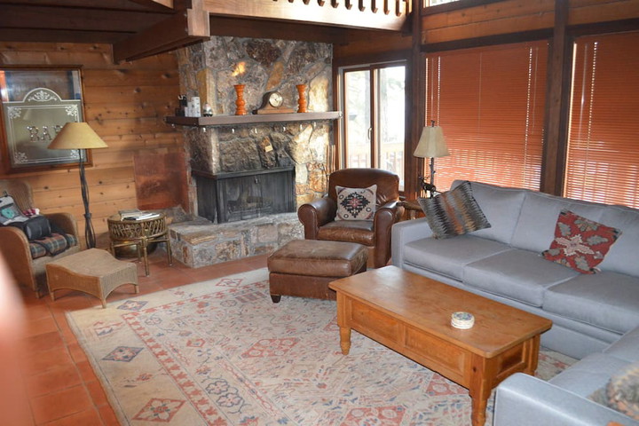 Lake View In Dollar Point. Dogs Ok. 4 Bedroom Plus Loft. 5 Min To Beach. 1 Gig. - Tahoe City, CA