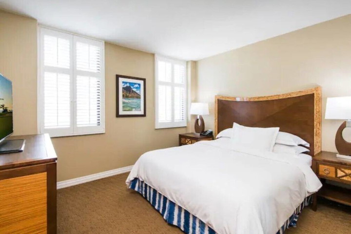 Waikiki | Resort Lagoon Stay | Pools & Beach Access - Honolulu