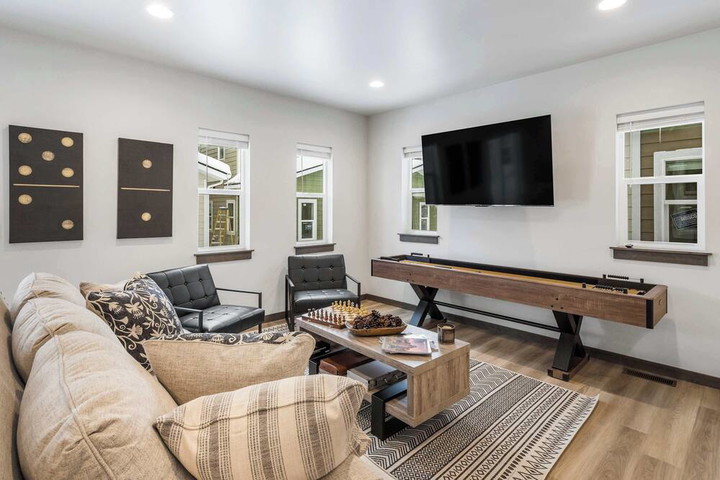 Downtown Duplex | Game Room | Mountain Music - Bozeman, MT