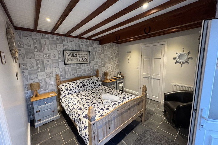 The Farrier | Dog Friendly Courtyard Room - Caernarfon