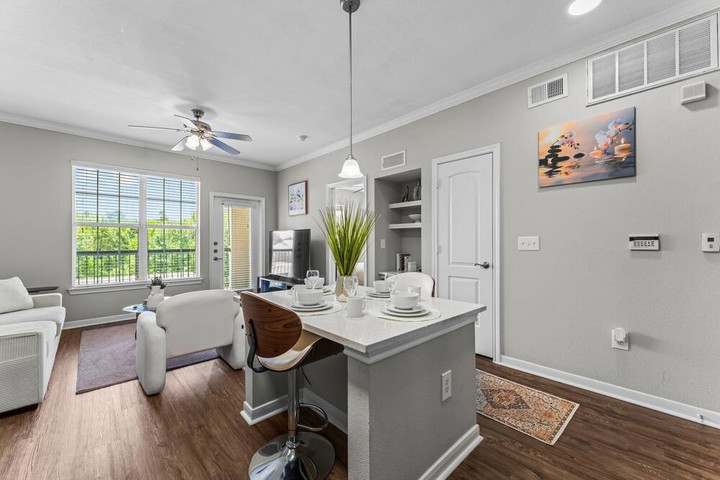 1br Near The Woodlands Pool, Gym & Free Parking - The Woodlands, TX