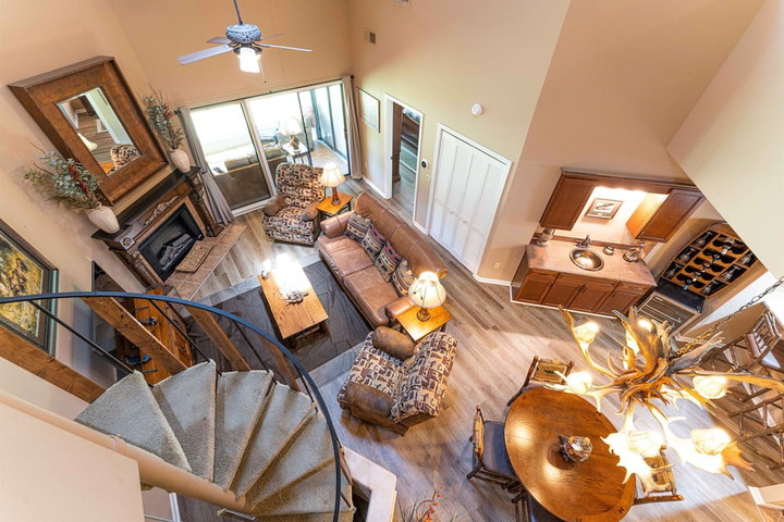 Golf Views & Resort Fun | Sleeps 10 - Branson, MO
