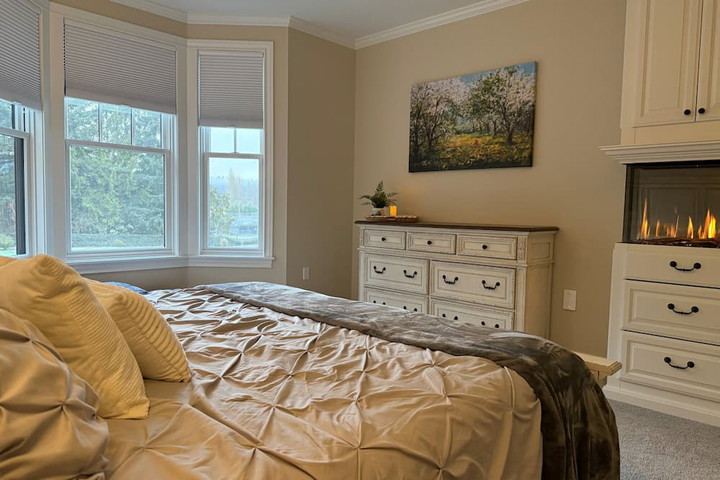 New - Hollywood Manor House - Redmond, WA
