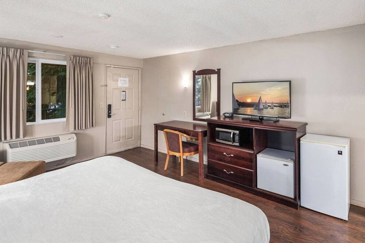 Convenient Stay W/ Work Desk + Easy Access To Seattle And Major Highways - Renton, WA