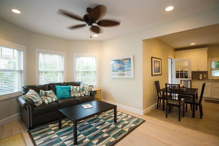 Blue Bay Dream W/ Seasonal Outdoor Jacuzzi, Cabana + Office - Greenport, NY