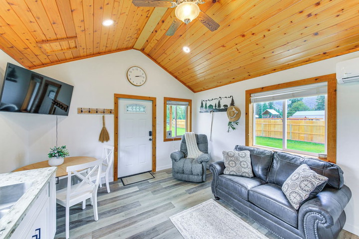 Peaceful Bonners Ferry Cabin W/ Deck & Mtn Views! - Bonners Ferry, ID