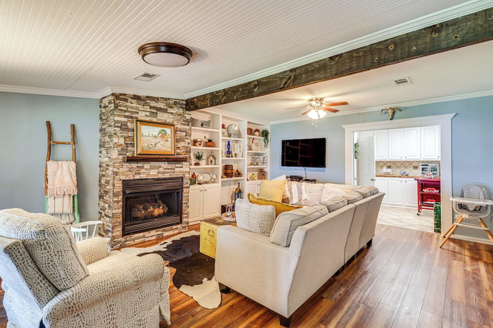 Lakefront Jonesville Cabin W/ Dock + Fire Pit! - Louisiana