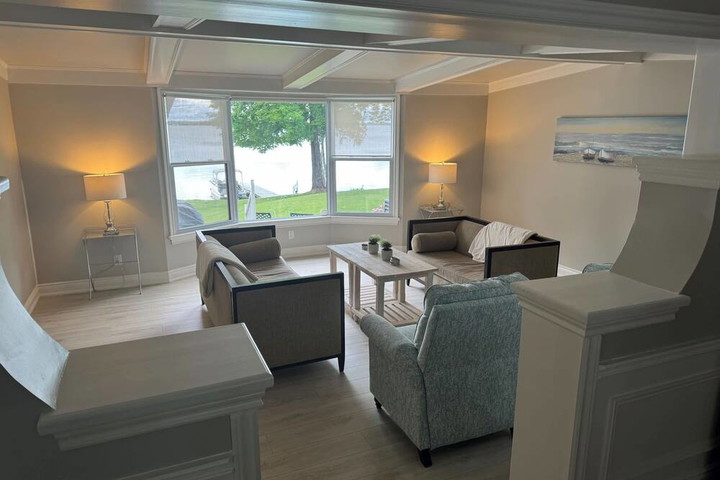 The Captains Lake House - Orillia