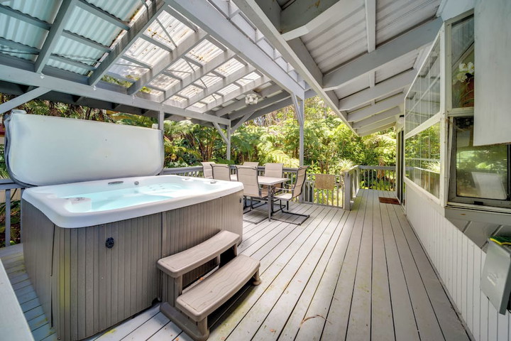 Private Hot Tub & Deck: Tranquil Volcano Hideaway! - Hawái