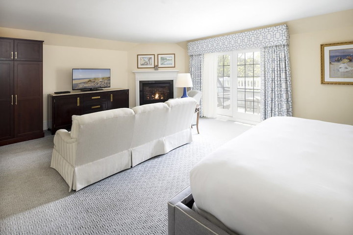Elegant Club Suite | King Beds & Hydrotherapy Tub - Dewey Beach, DE