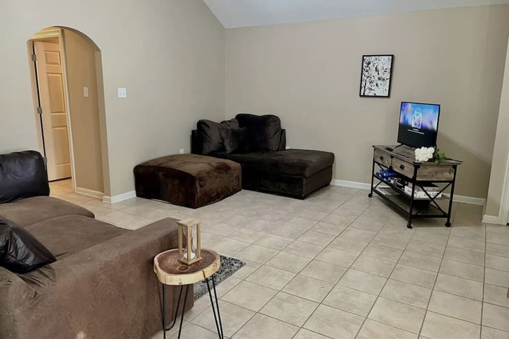 Secluded Home In Quiet Neighborhood 3br 2ba - Baton Rouge, LA