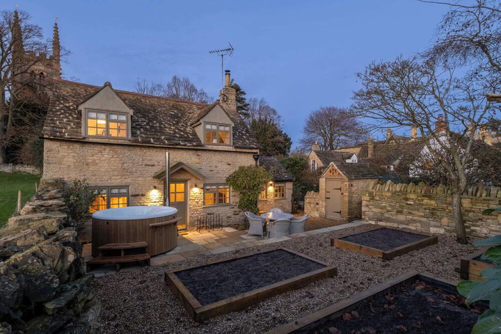Olive Cottage With Woodfired Hot Tub - Stamford