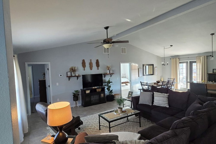 Beautiful And Spacious 5-bedroom Home In Waynesville-close To Fort Leonard Wood - Waynesville, MO