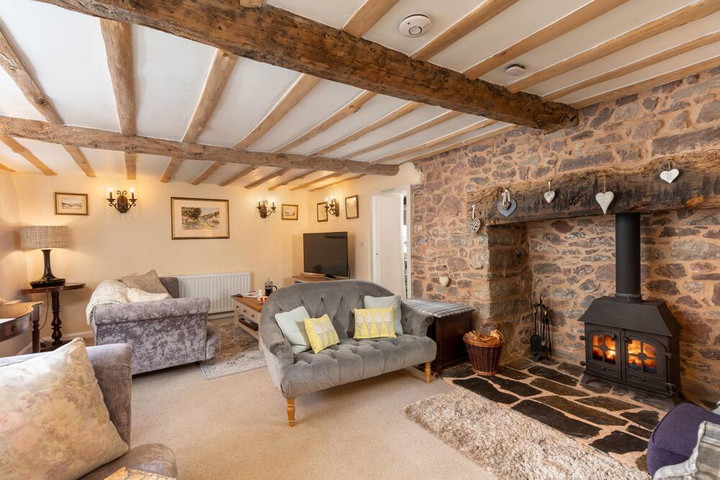 Charming Thatched Cottage Sleeping Eight In Mineheads Old Town - Porlock